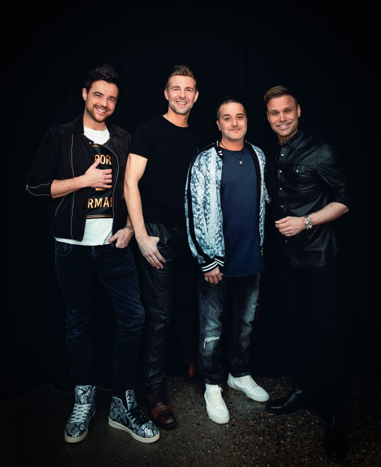 Pop icons A1 and global acoustic sensation Music Travel Love perform ...